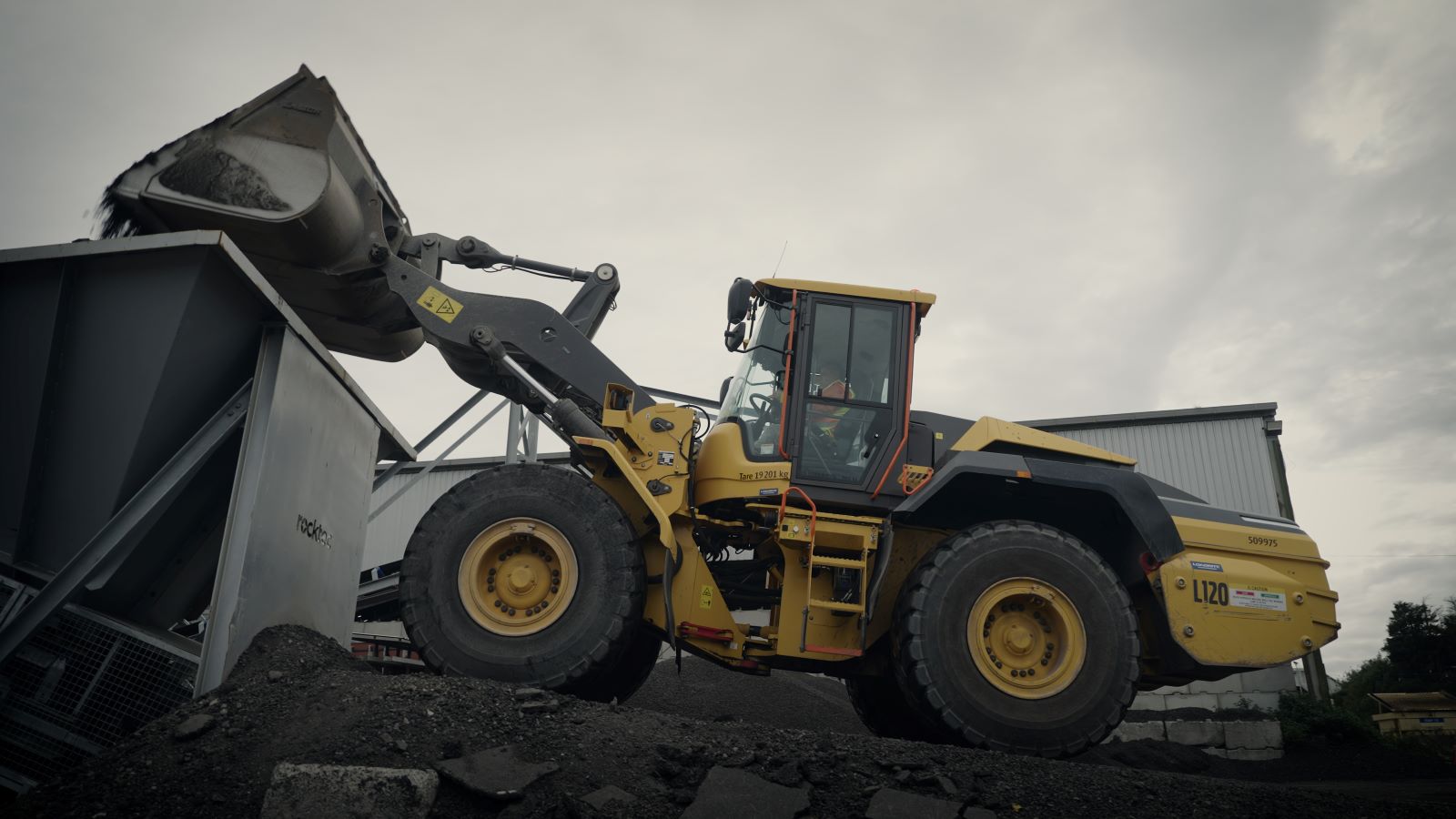 Máy xúc điện tiết kiệm năng lượng